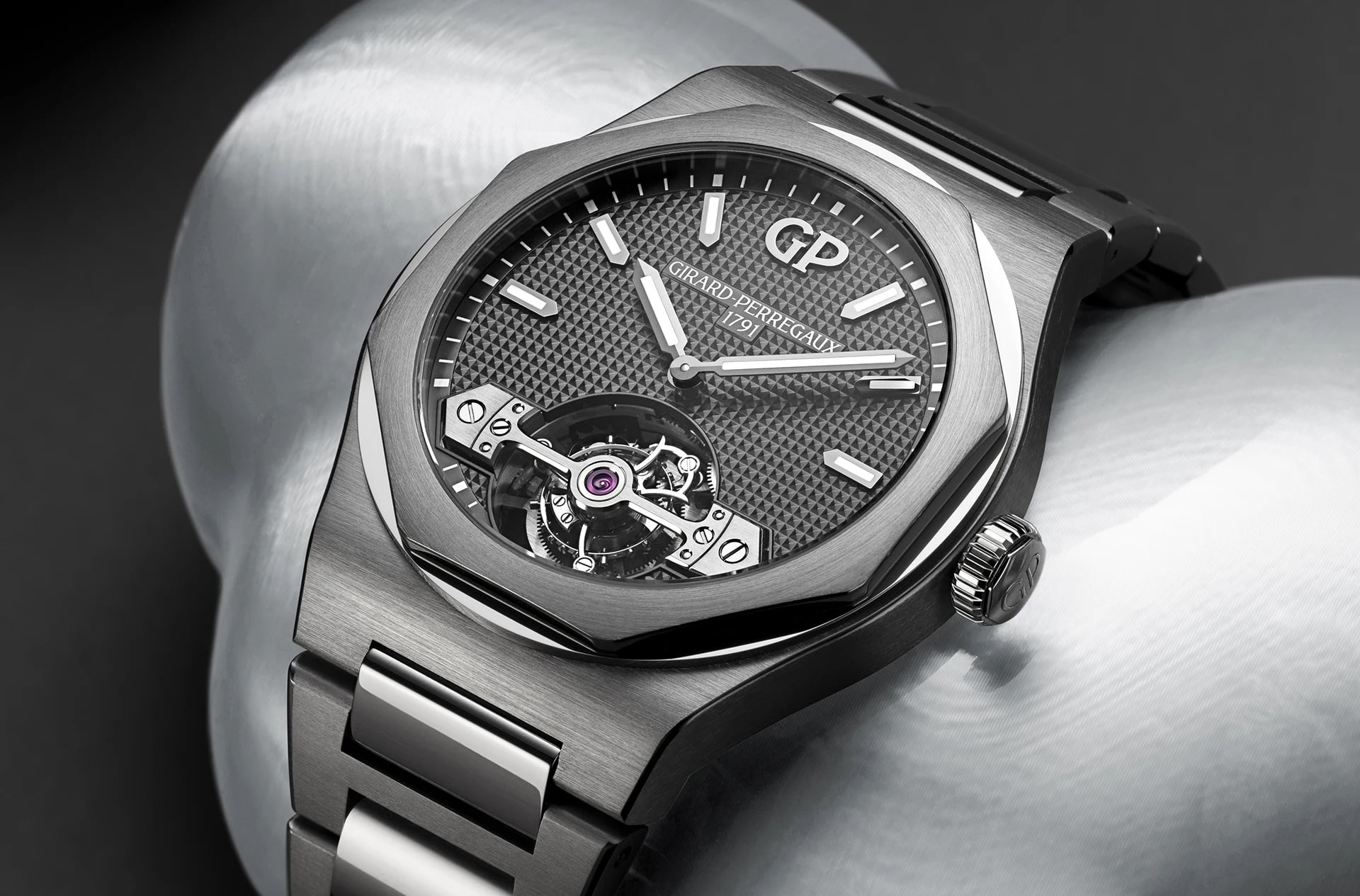 Bucherer Exclusive Girard-Perregaux Laureato Tourbillon. PandaTells.com