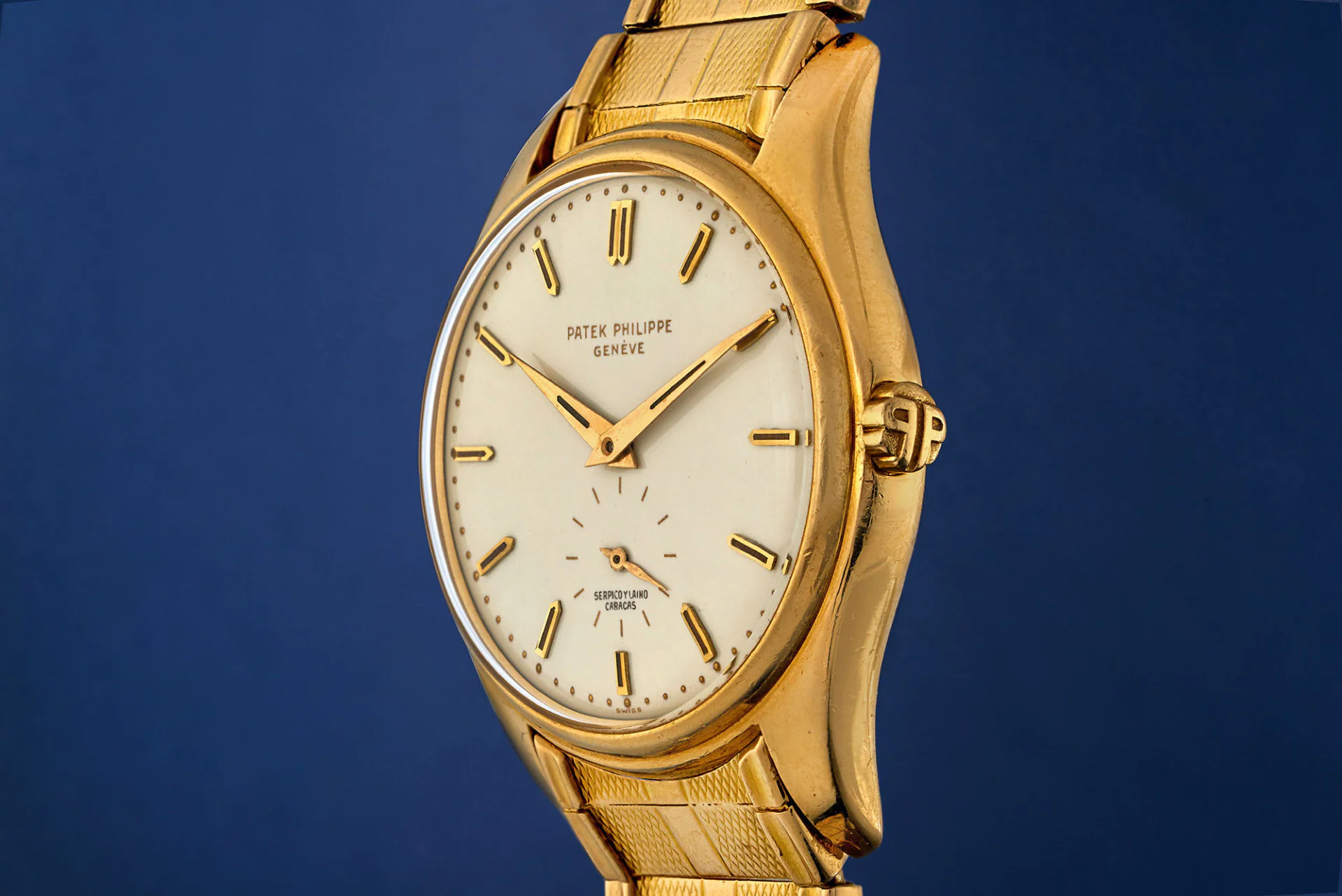 Patek Philippe Calatrava ref. 2526. PandaTells.com